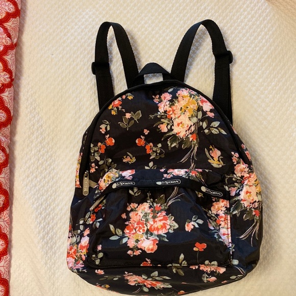 Lesportsac | Bags | Le Sport Sac Backpack Like New Black Floral | Poshmark